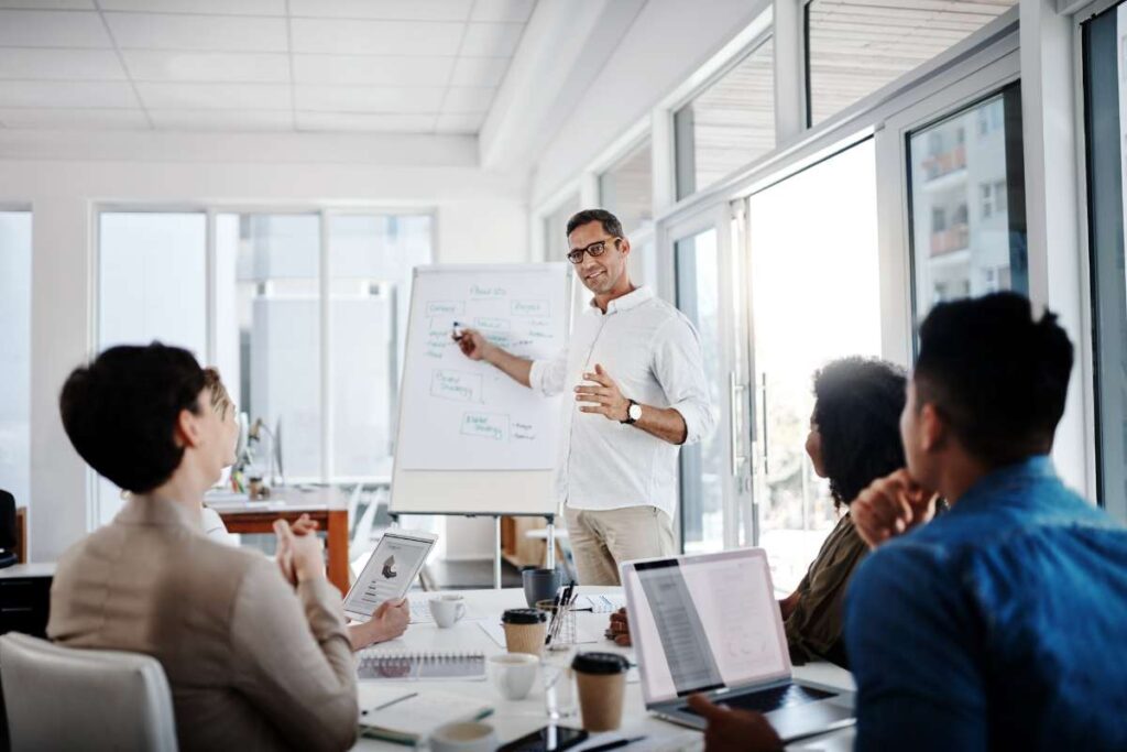 Visionary Leadership: Keys, Importance & Examples | Visionary CIOs
